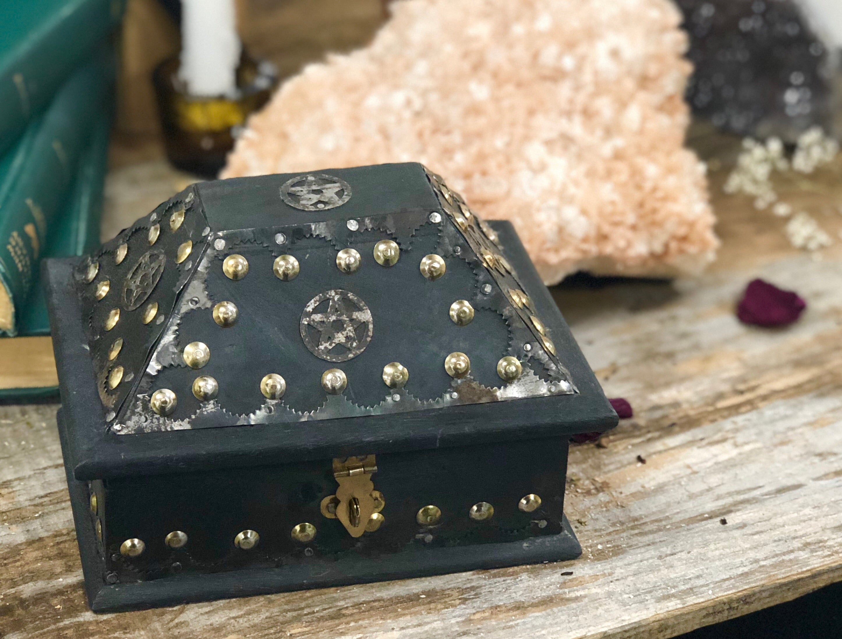 Pentacle Ritual Chest – Tamed Wild